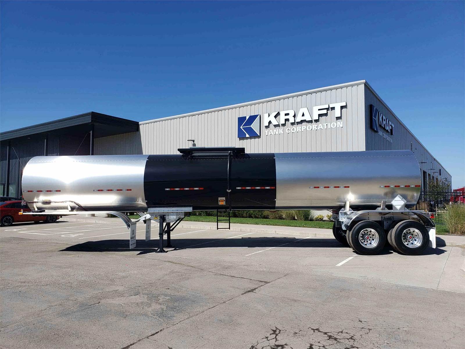 2025 Etnyre 7000 GALLON 500 DEGREE STEEL TANK W DISC BRAKES Asphalt ...