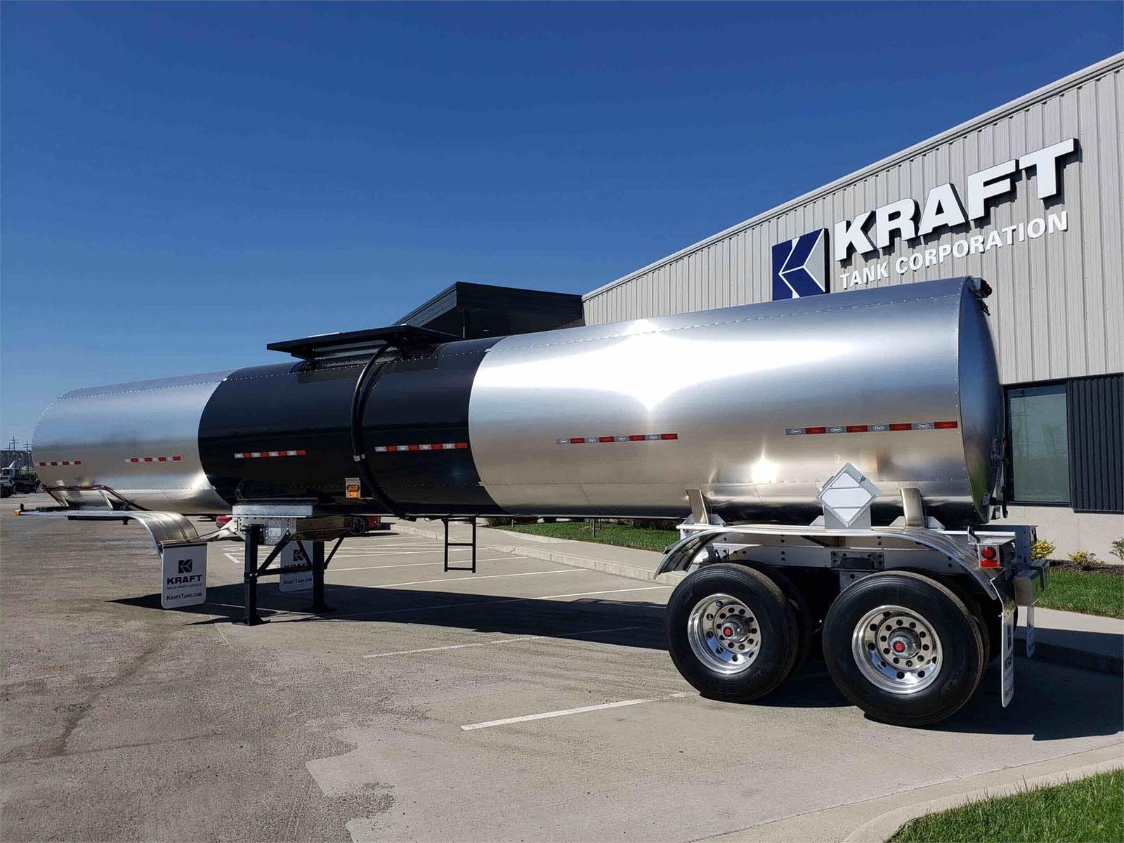 2025 Etnyre 7000 GALLON 500 DEGREE STEEL TANK W DISC BRAKES Asphalt ...