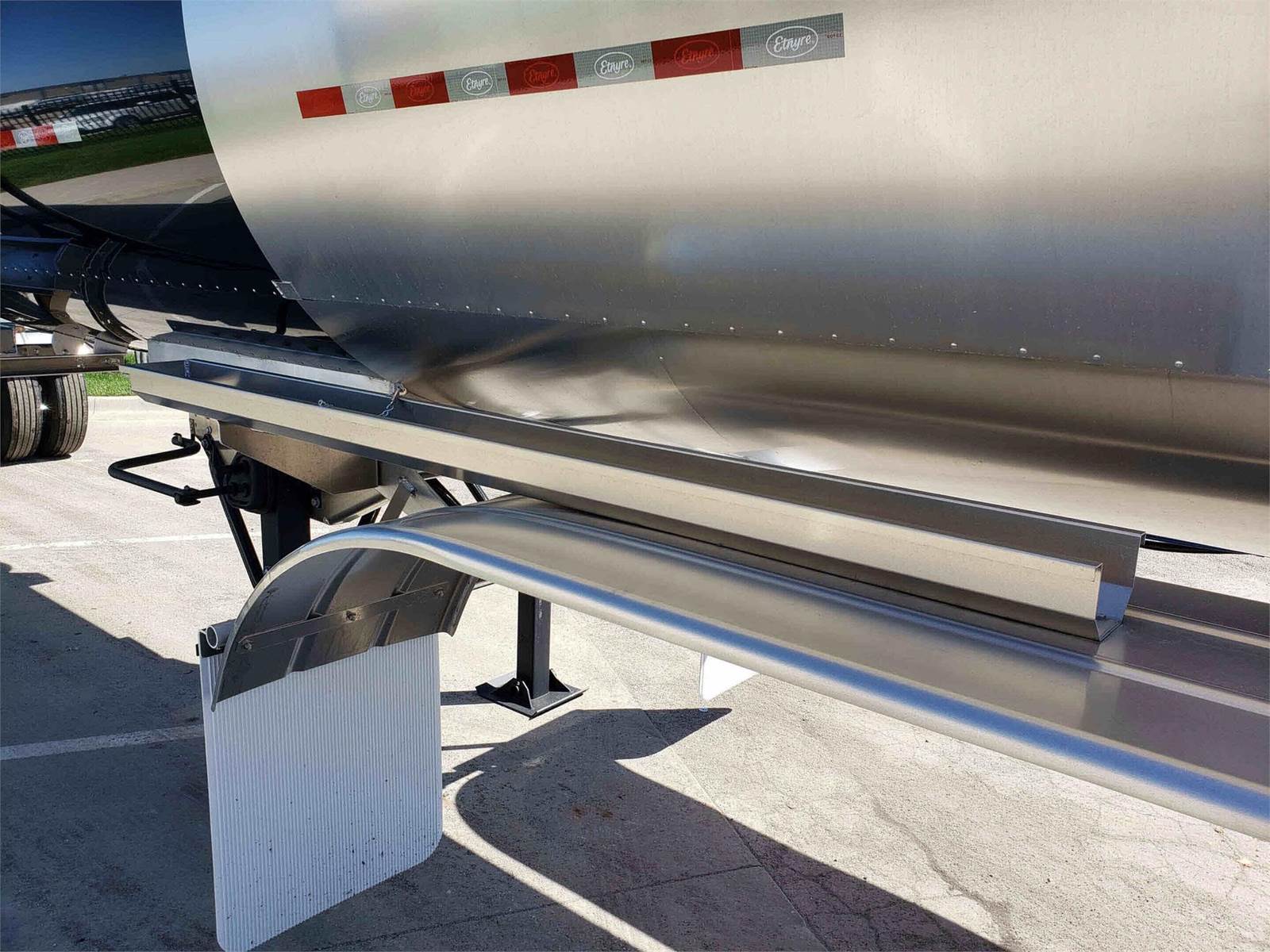 2025 Etnyre 7000 GALLON 500 DEGREE STEEL TANK W DISC BRAKES Asphalt ...