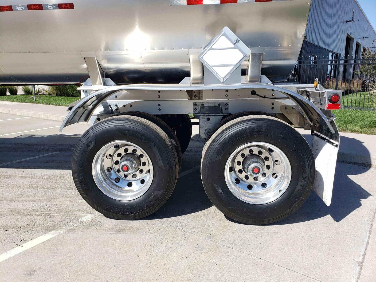 2025 Etnyre 7000 GALLON 500 DEGREE STEEL TANK W DISC BRAKES Asphalt ...