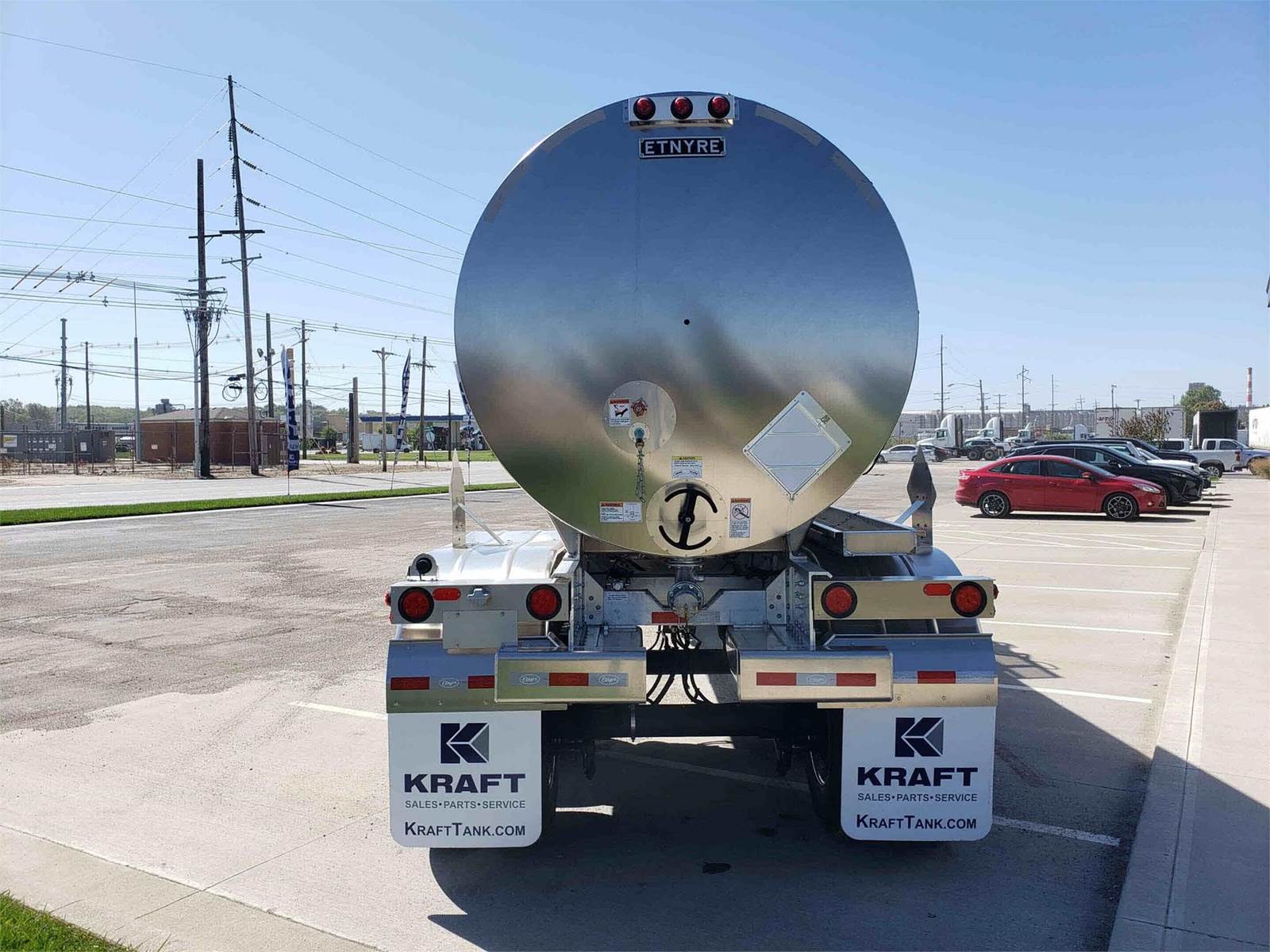 2025 Etnyre 7000 GALLON 500 DEGREE STEEL TANK W DISC BRAKES Asphalt ...