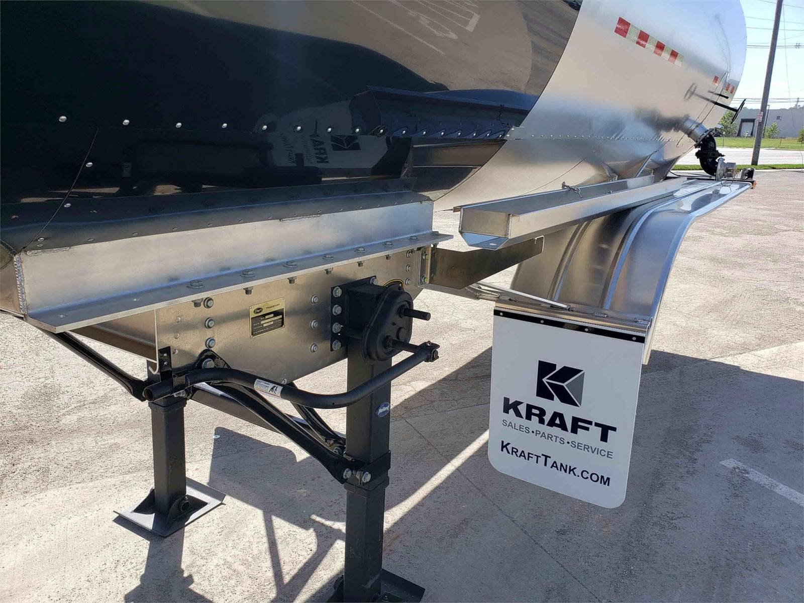 2025 Etnyre 7000 GALLON 500 DEGREE STEEL TANK W DISC BRAKES Asphalt ...