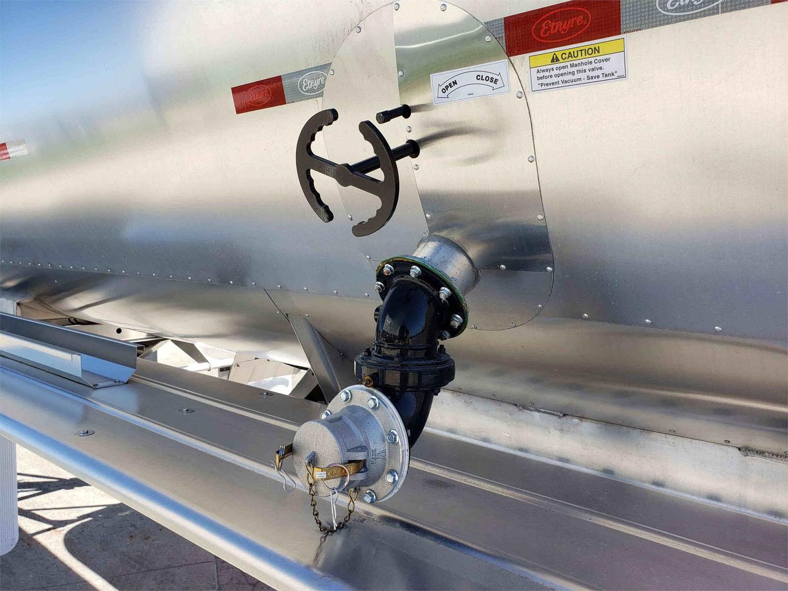 2025 Etnyre 7000 GALLON 500 DEGREE STEEL TANK W DISC BRAKES Asphalt ...