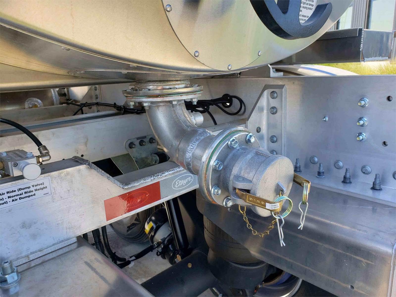 2025 Etnyre 7000 GALLON 500 DEGREE STEEL TANK W DISC BRAKES Asphalt ...