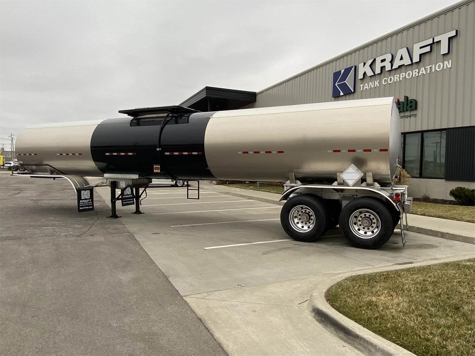 2025 Etnyre 7250 400 DEGREE HIGH TEMP ASPHALT W DISC BRAKES Asphalt ...