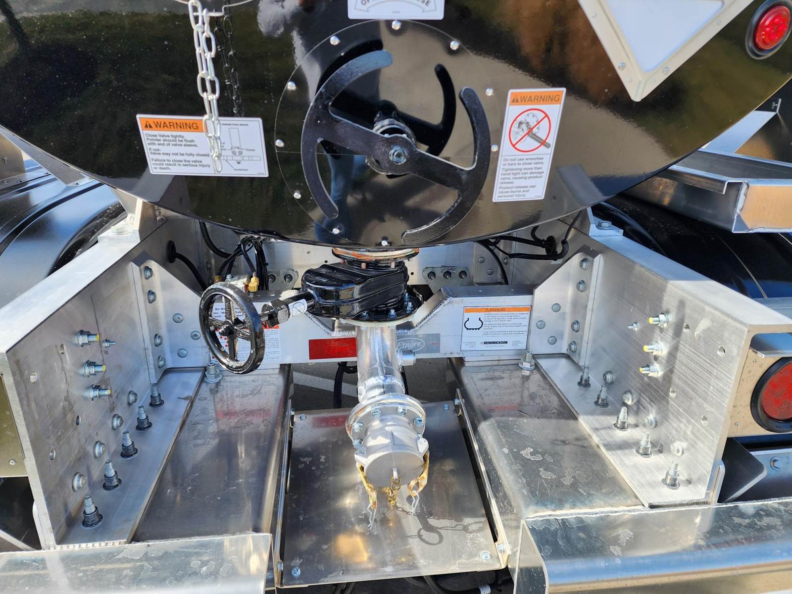 2025 Etnyre 7250 "BLACKED OUT" ALUMINUM ASPHALT TANK W DISC BR Asphalt ...