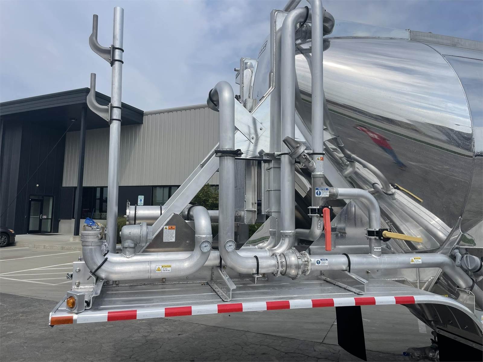 2024 J & L 1636 DRY BULK VACUUM TRAILER WITH DISC BRAKES Dry Bulk ...