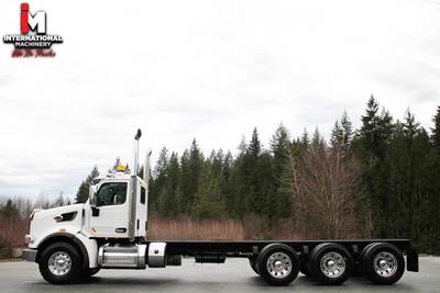 2021 Peterbilt 567 Daycab Tri Drive 88k Miles 3900 Hours For Sale ...