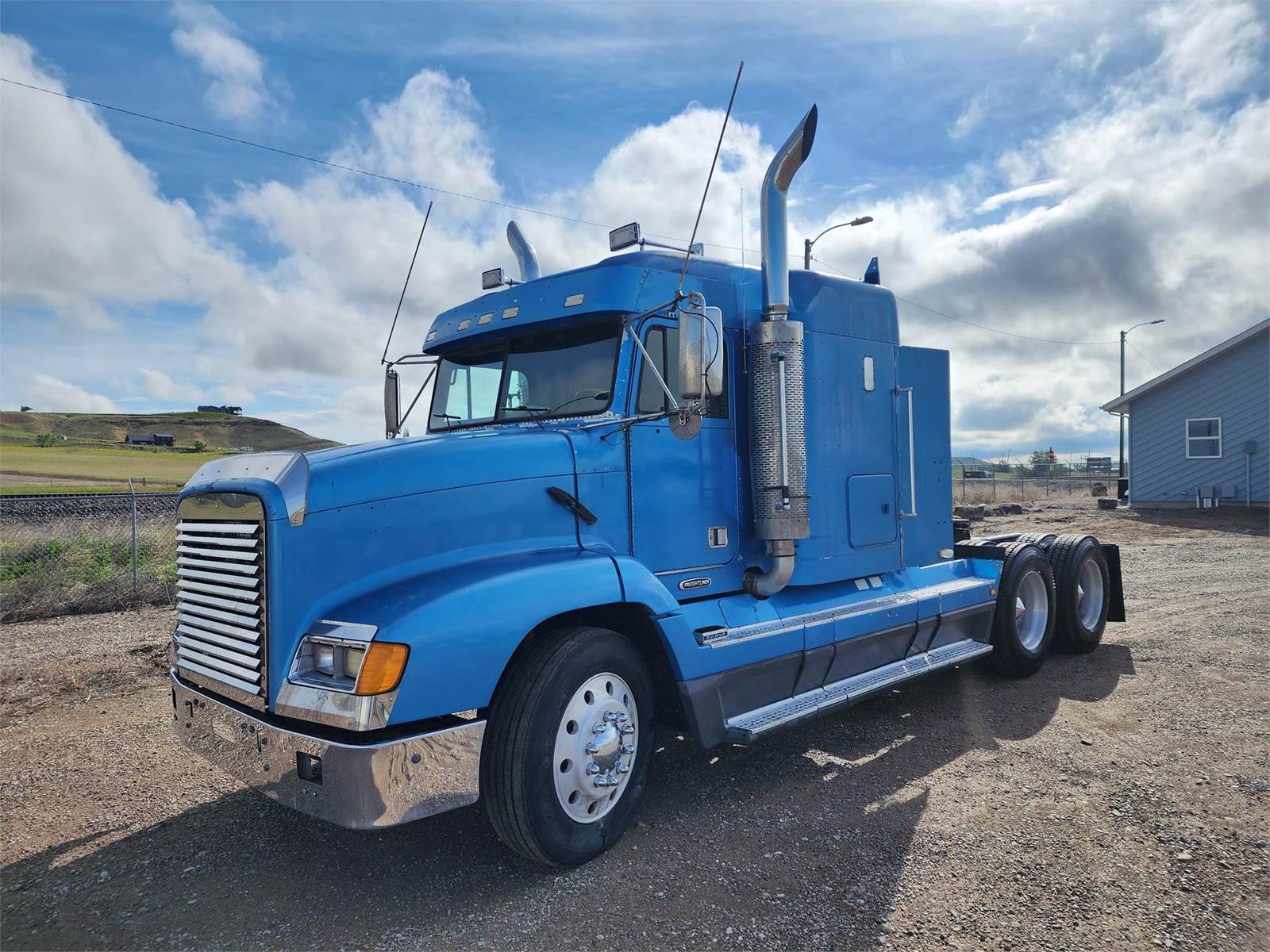 2000 Freightliner FLD112 Sleeper Semi Truck - Flat Top Sleeper, Cummins ...