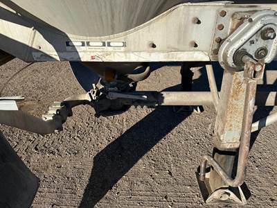 2006 Heil HEIL PNEUMATIC, 3 HOPPERS, AIR RIDE Dry Bulk / Pneumatic Tank ...