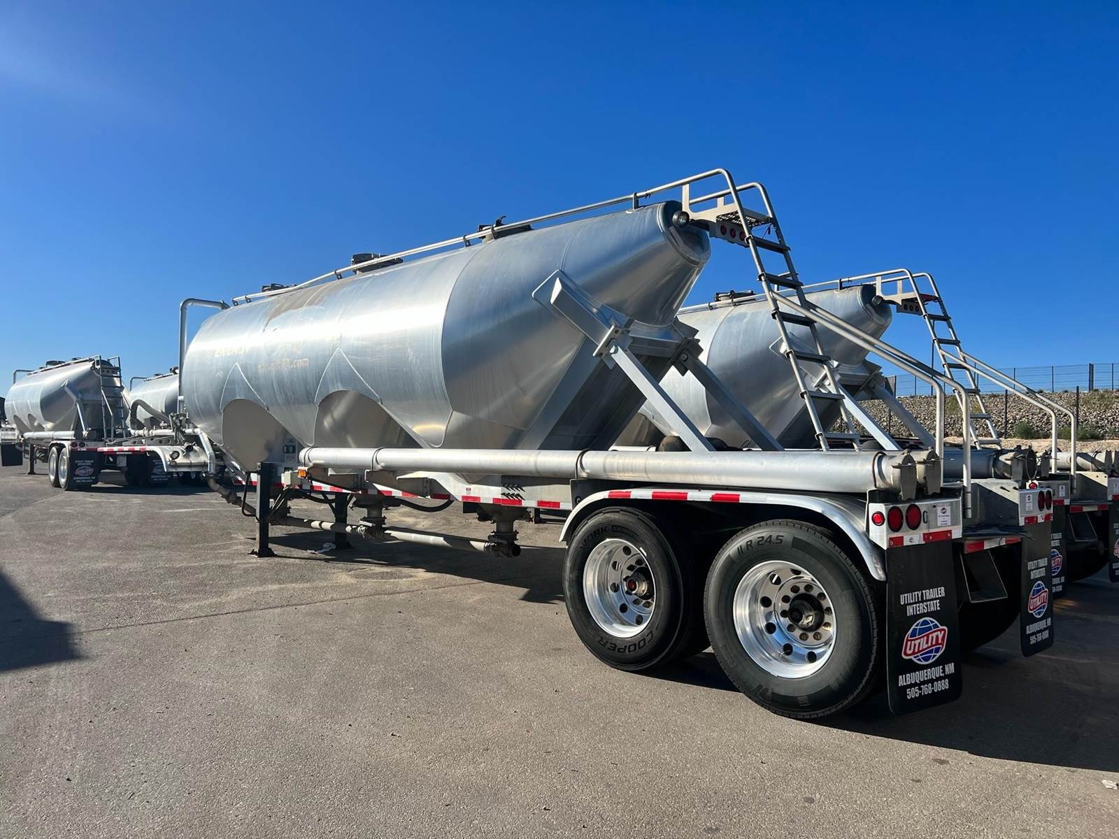 2019 Southern Welding 3 HOPPER 1,000 CU FT PNEUMATIC, REAR DISCHARGE ...