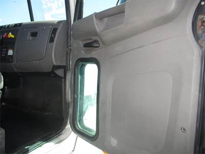 2011 Peterbilt 337 Single Axle Day Cab Truck - Paccar 260HP, Automatic ...