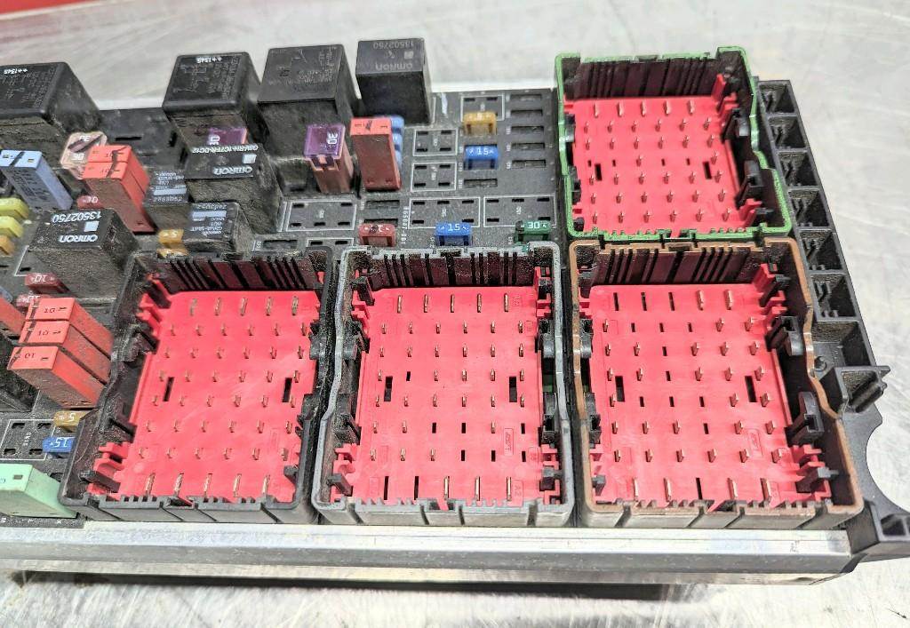 Kenworth T880 Fuse Box For Sale | Salt Lake City, UT | 2880 | MyLittleSalesman.com
