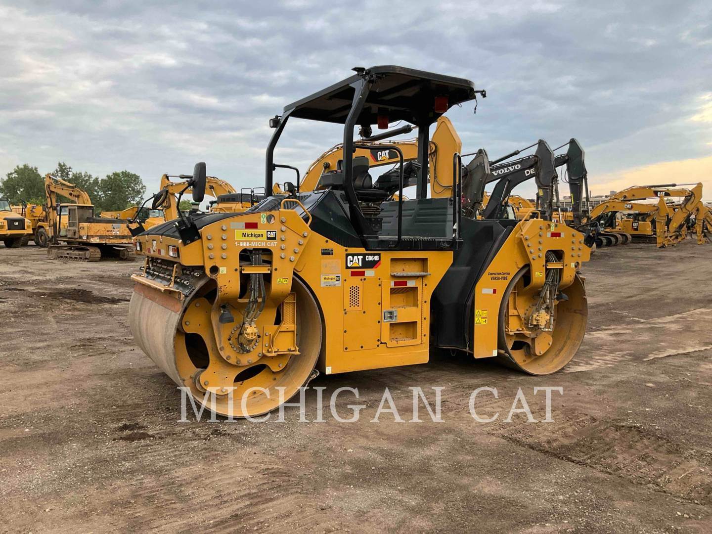 2016 Caterpillar CB64B Z Smooth Drum Roller Compactor For Sale, 2,670 ...
