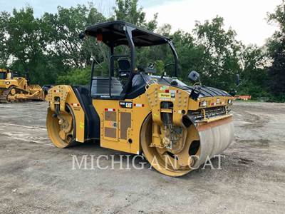 2016 Caterpillar CB64B Z Smooth Drum Roller Compactor For Sale, 2,670 ...