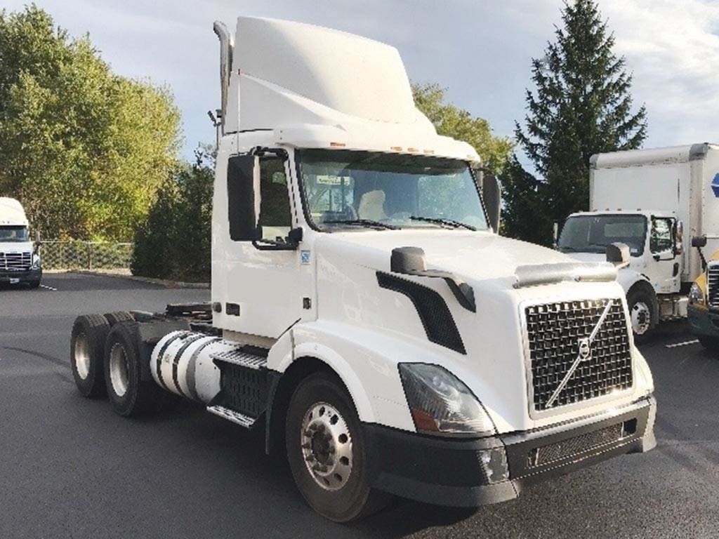2015 Volvo VNL300 Day Cab Truck - D13 455HP For Sale | Burgettstown, PA ...