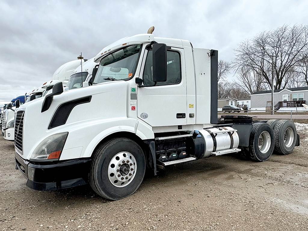 2015 Volvo VNL300 Day Cab Truck - 450HP For Sale | South Sioux City, NE ...
