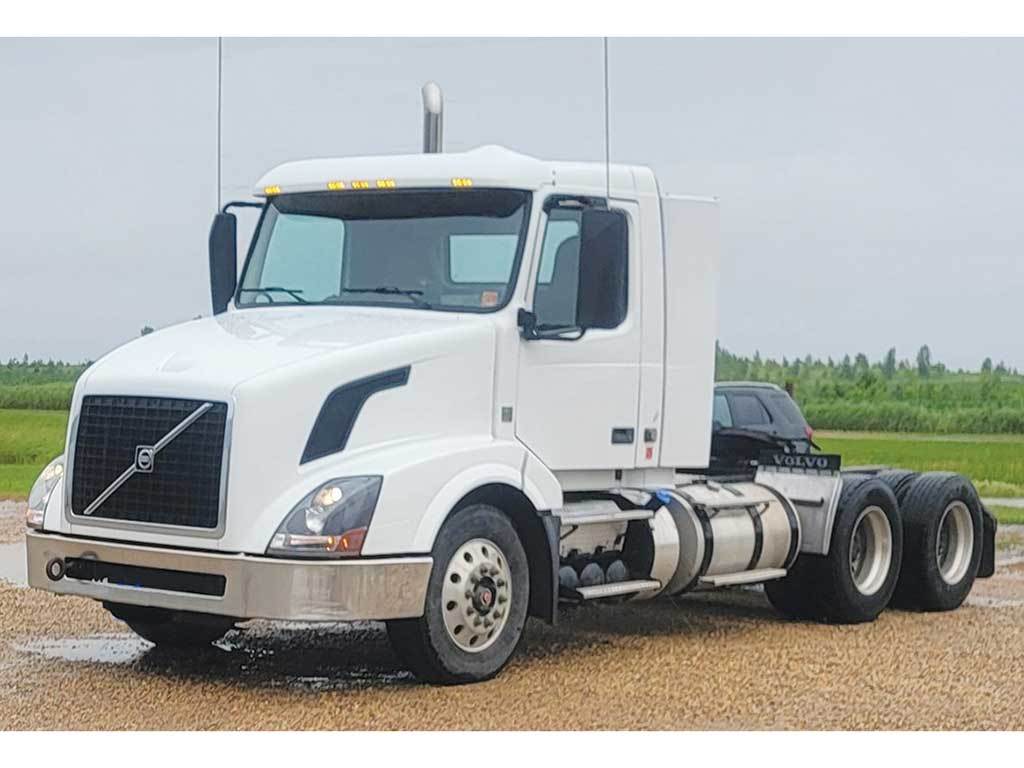 2013 Volvo VNL300 Day Cab Truck - D13 455HP For Sale | South Sioux City ...