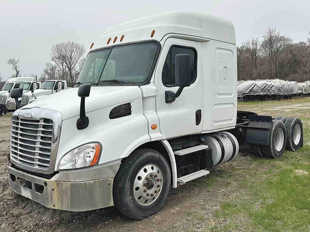 2016 Freightliner Cascadia 113 Sleeper Semi Truck - 48" Mid-Roof Xt, Detroit 450HP For Sale ...