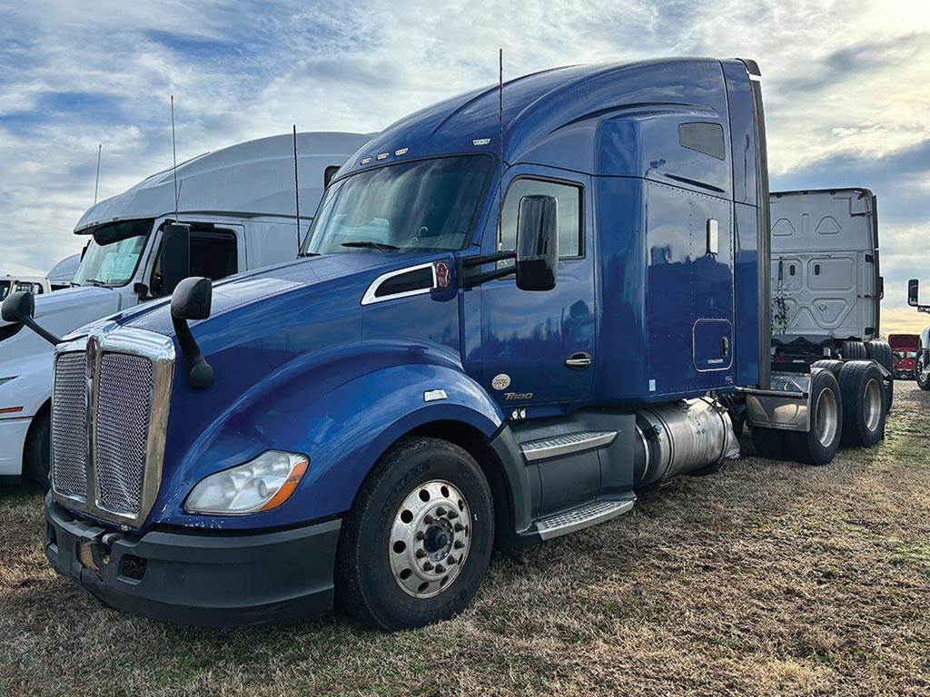 2018 Kenworth T680 Sleeper Semi Truck - 76" High-Roof, Cummins 450HP ...