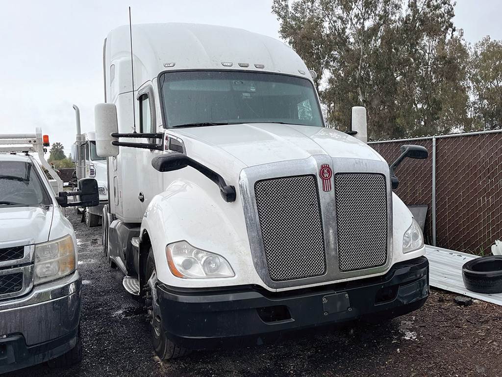 2018 Kenworth T680 Sleeper Semi Truck - 76" High-Roof, Cummins 450HP ...