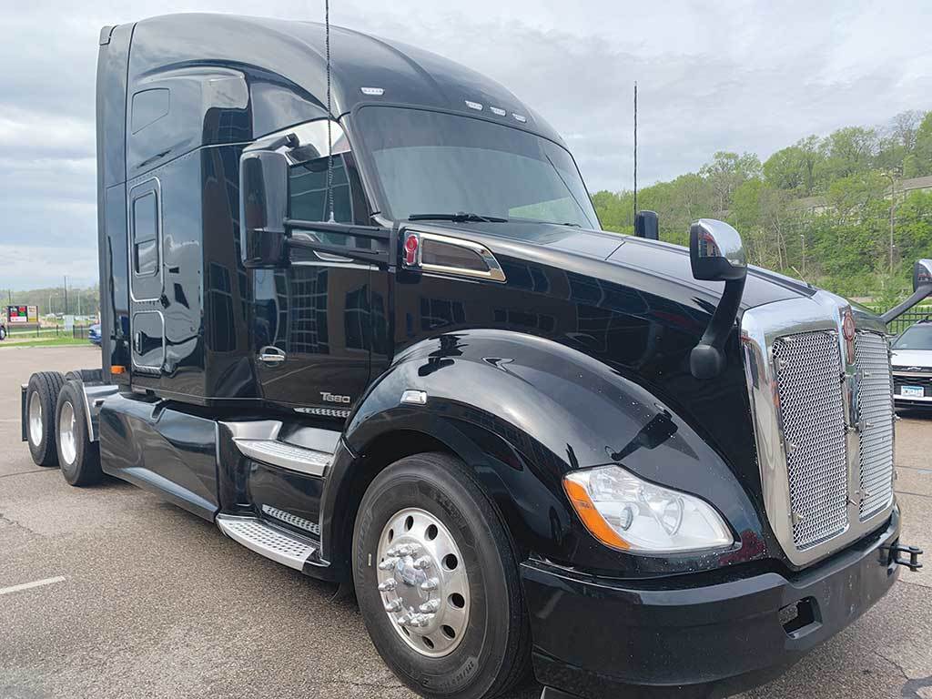 2020 Kenworth T680 Sleeper Semi Truck - 76" High-Roof, Cummins 450HP ...