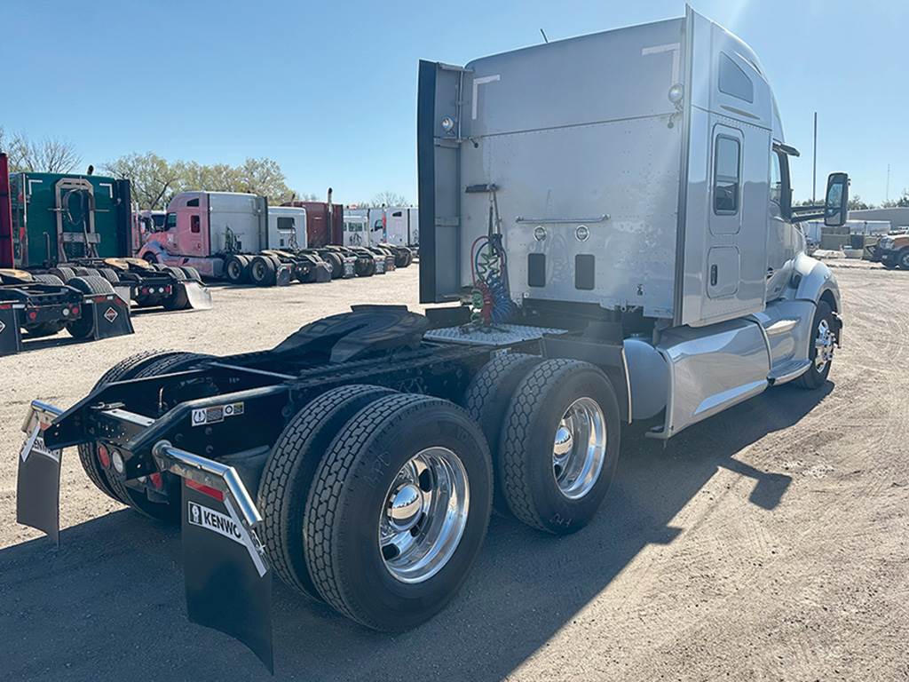 2020 Kenworth T680 Sleeper Semi Truck - 76" Mid-Roof, Paccar 455HP For ...