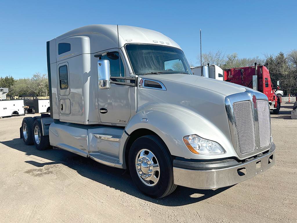 2020 Kenworth T680 Sleeper Semi Truck - 76" Mid-Roof, Paccar 455HP For ...