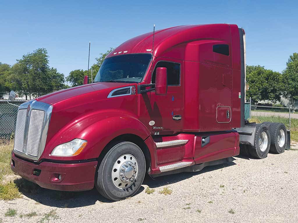 2016 Kenworth T680 Sleeper Semi Truck - 76" High-Roof, Cummins 450HP ...