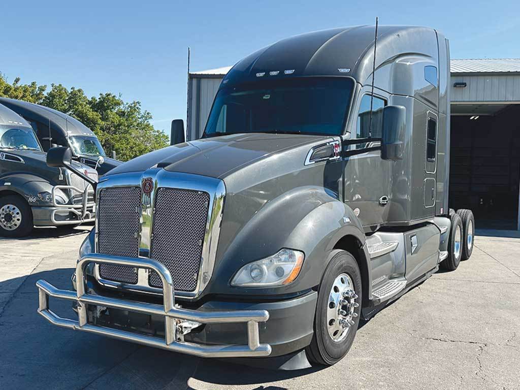 2019 Kenworth T680 Sleeper Semi Truck - 76" High-Roof, Cummins 450HP ...