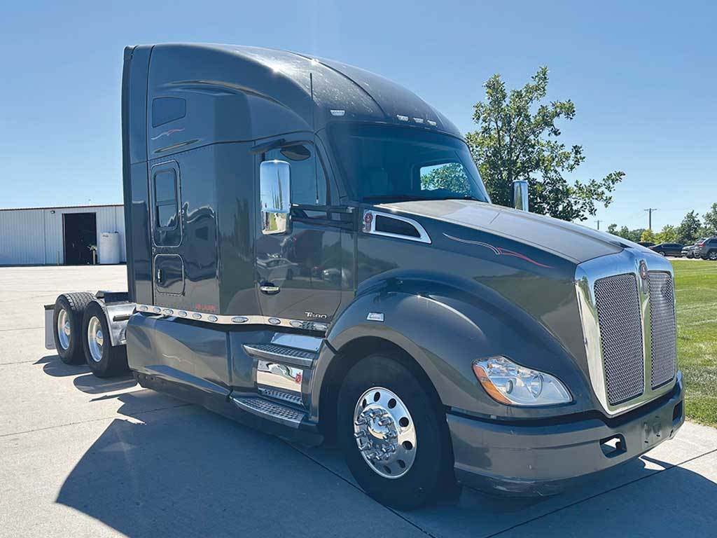 2020 Kenworth T680 Sleeper Semi Truck - 76" High-Roof, Cummins 500HP ...