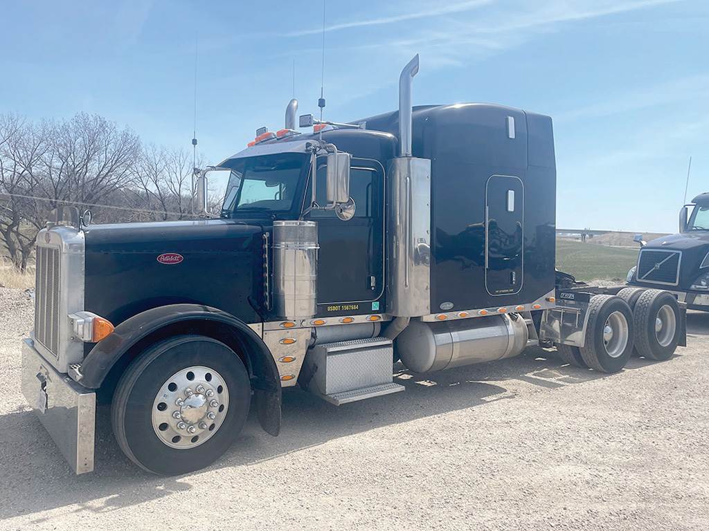 2007 Peterbilt 379 UltraCab Sleeper Semi Truck - 63" Unibilt Stand-Up ...