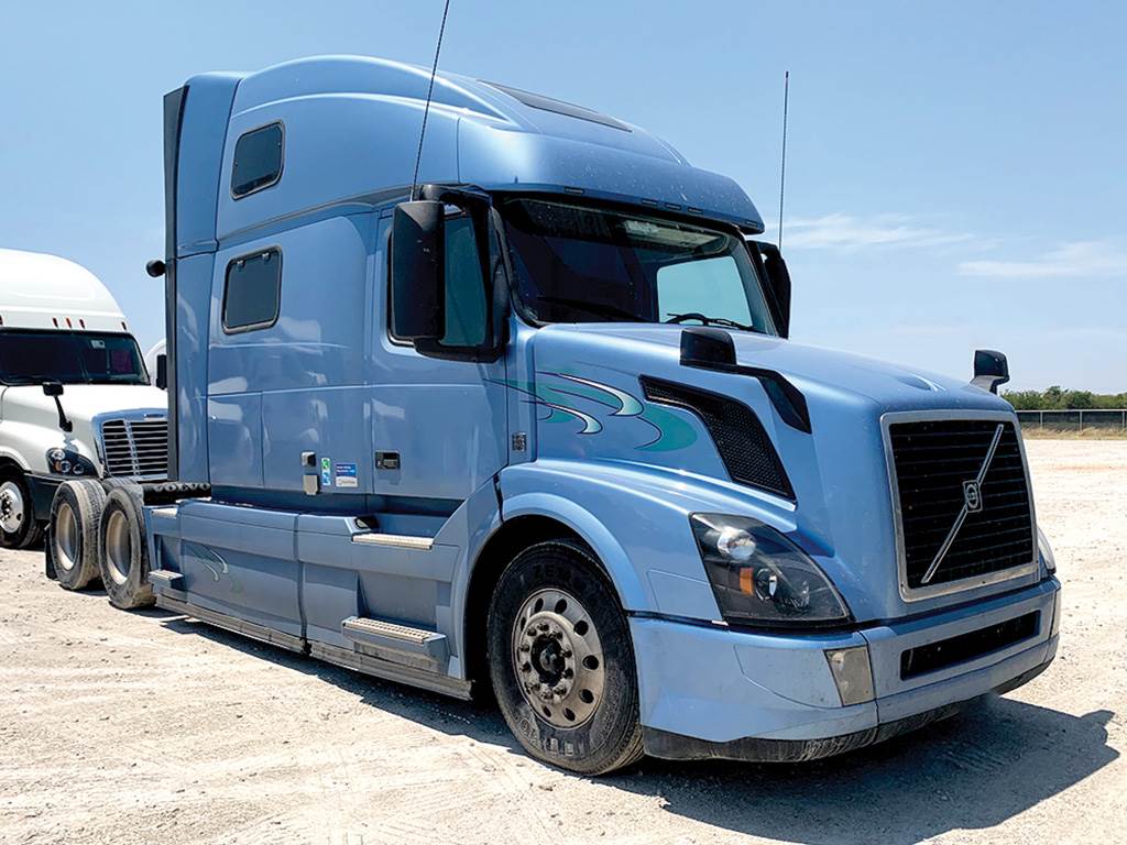 2015 Volvo VNL780 Sleeper Semi Truck - D13 455HP For Sale | Fort Worth ...