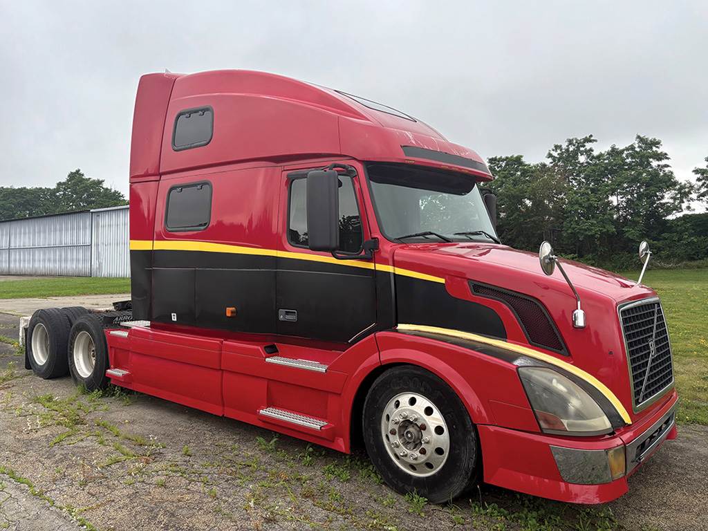 2006 Volvo VNL780 Sleeper Semi Truck - D12 465HP For Sale ...