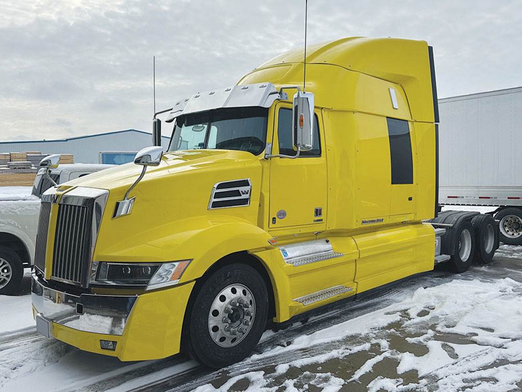 2022 Western Star 5700XE Sleeper Semi Truck - 82" High Roof ...