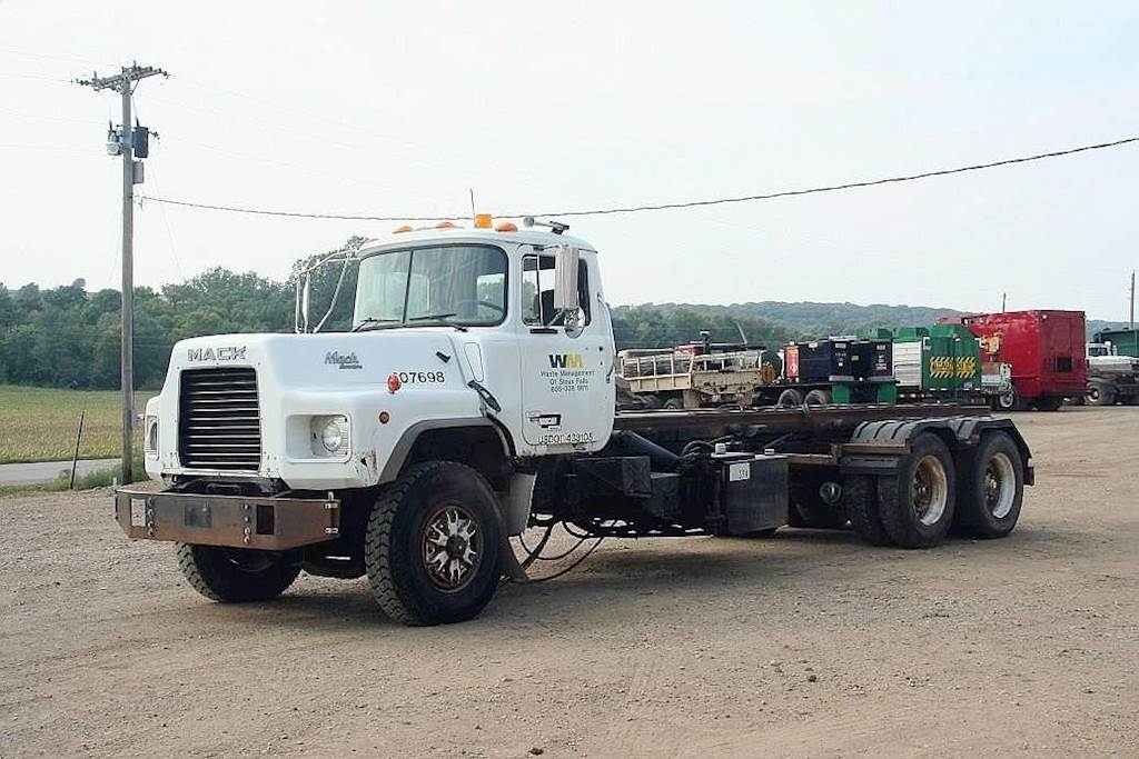 1994 Mack DM688SX Roll Off Truck For Sale | Jackson, MN | B013 | MyLittleSalesman.com