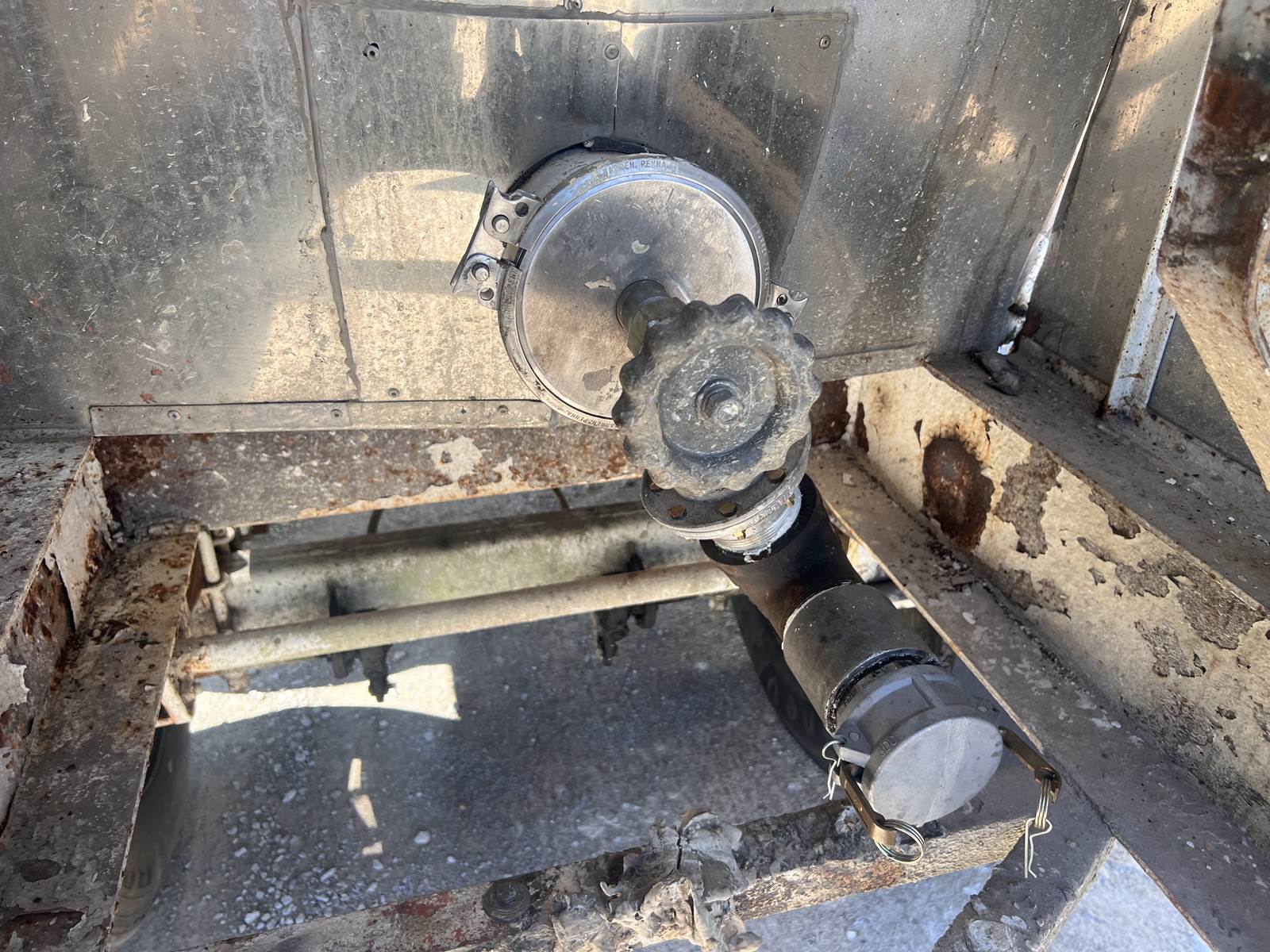 1971 Progressive 5600 Gallon Non Code Tank Trailer / Fertilizer / Waste ...