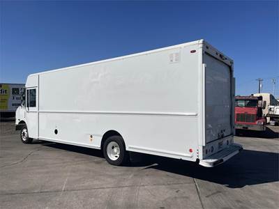 2006 Freightliner MT55 Single Axle Step Van - Cummins, 200HP, 5 Speed ...