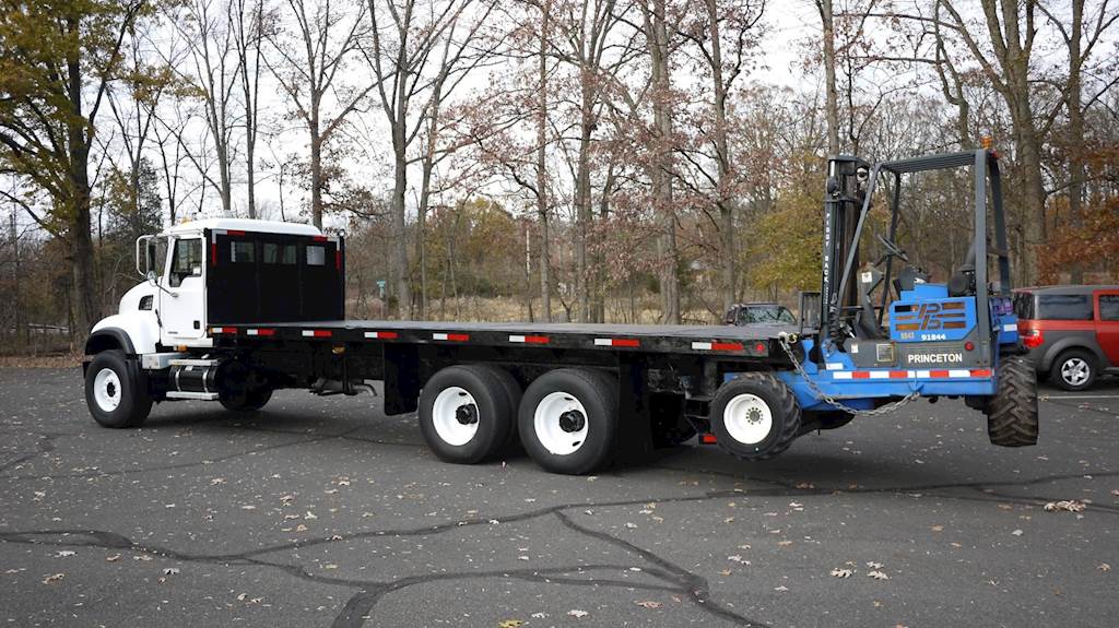 2007 Mack Granite CV713 Tandem Axle 24 ft Flatbed Truck - 370HP, 10 ...