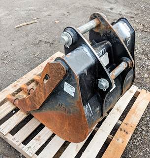 Caterpillar Bucket for a CAT 415F2,416C,416D,416E,416F,416F2,420D,420E ...