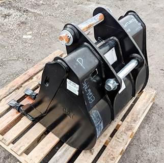 Caterpillar Bucket for a CAT 415F2,416C,416D,416E,416F,416F2,420D,420E ...