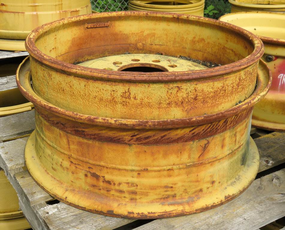 Caterpillar Tire & Rim for a CAT 910F,IT12B,14X24% For Sale | Washougal ...