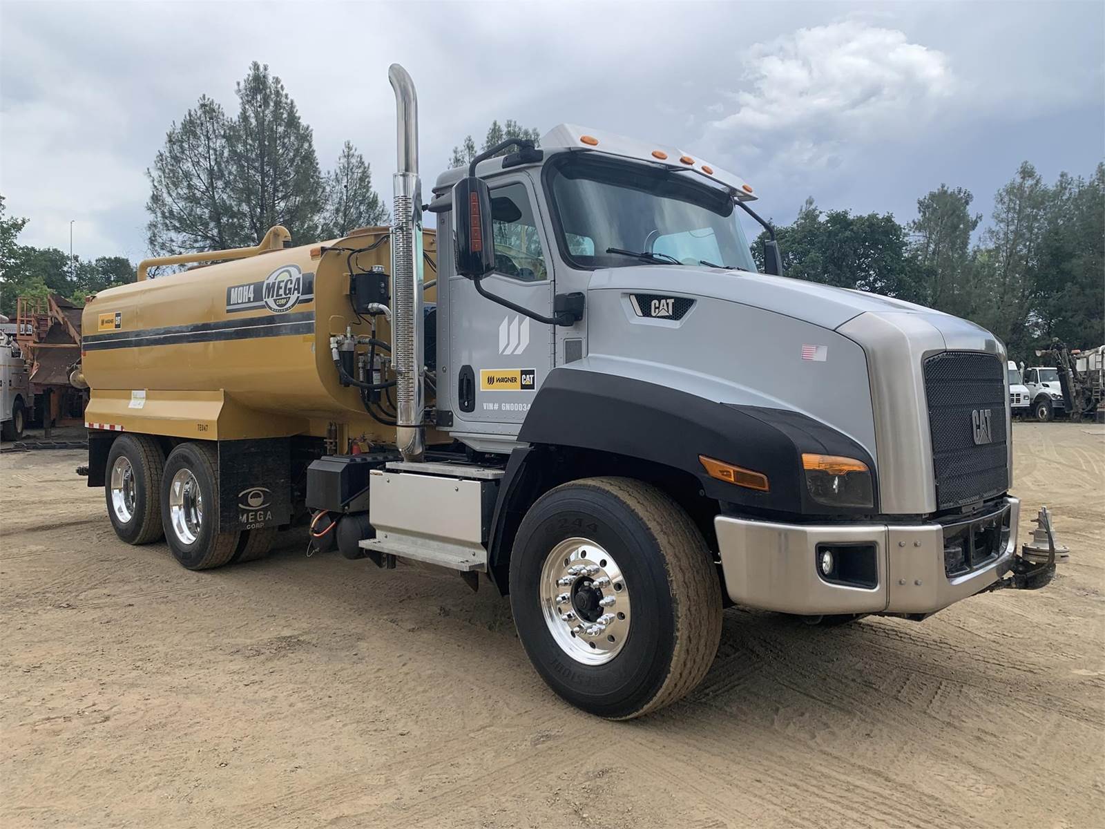 2016 Caterpillar CT660L 4000 Gallon Water Truck - CT13, Automatic For ...