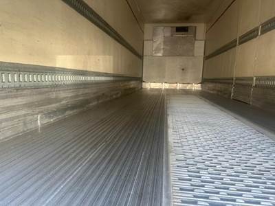 2001 Great Dane 28 ft Reefer Trailer - Single Axle, Fixed Axle, Roll up ...