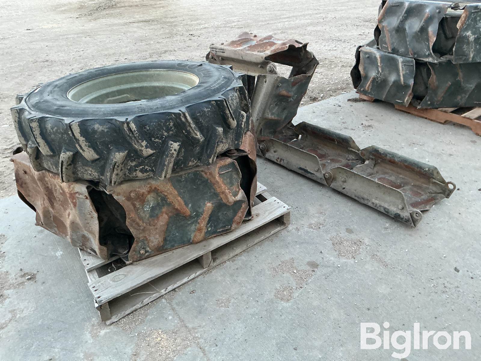 22.5 Recap Pivot Wheels & Steel Agri Tracs For Sale | Geneva, NE ...