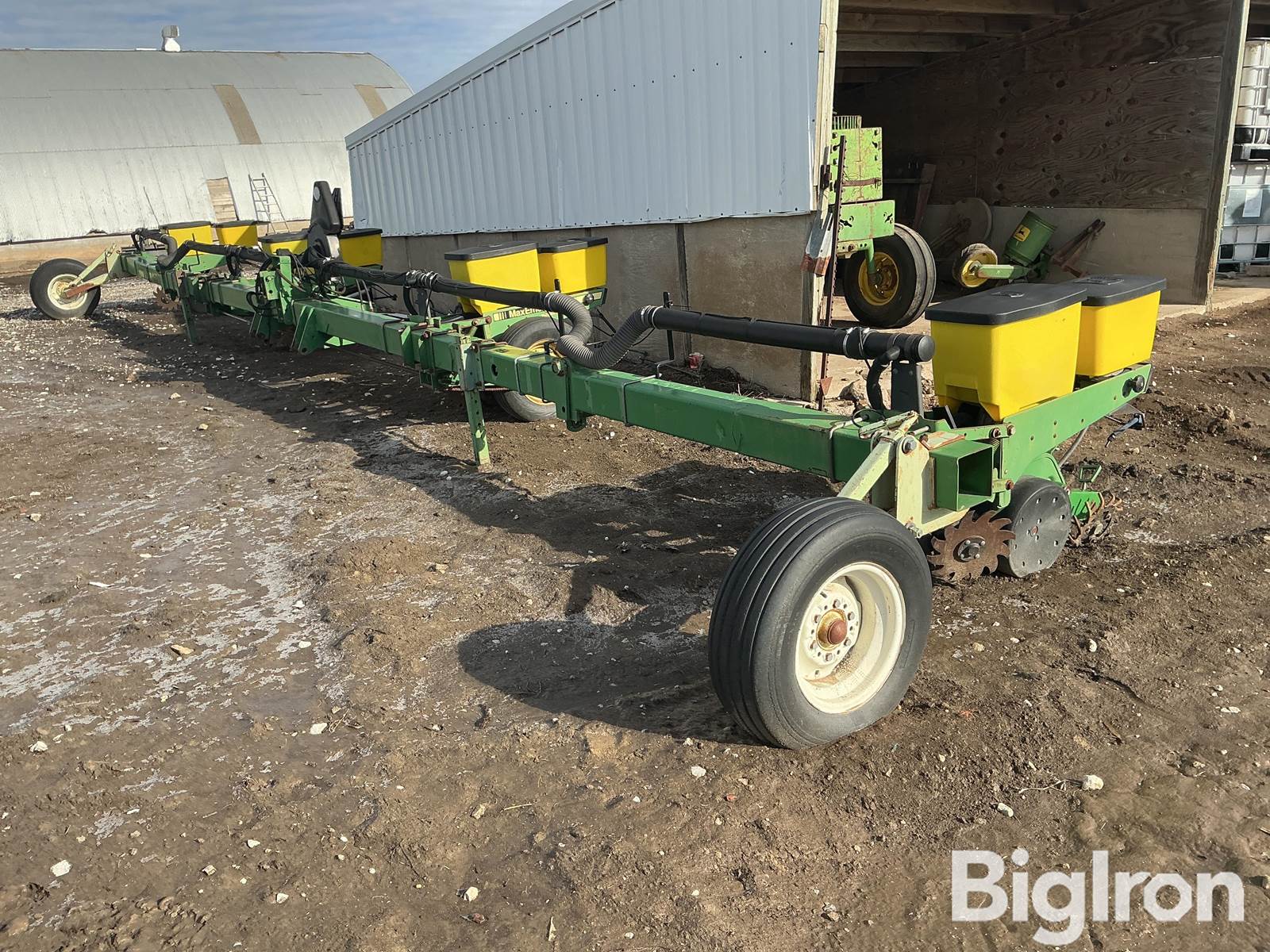 John Deere 7300 Max Emerge 2 Vac unit 4-1 pattern Male row seed corn ...