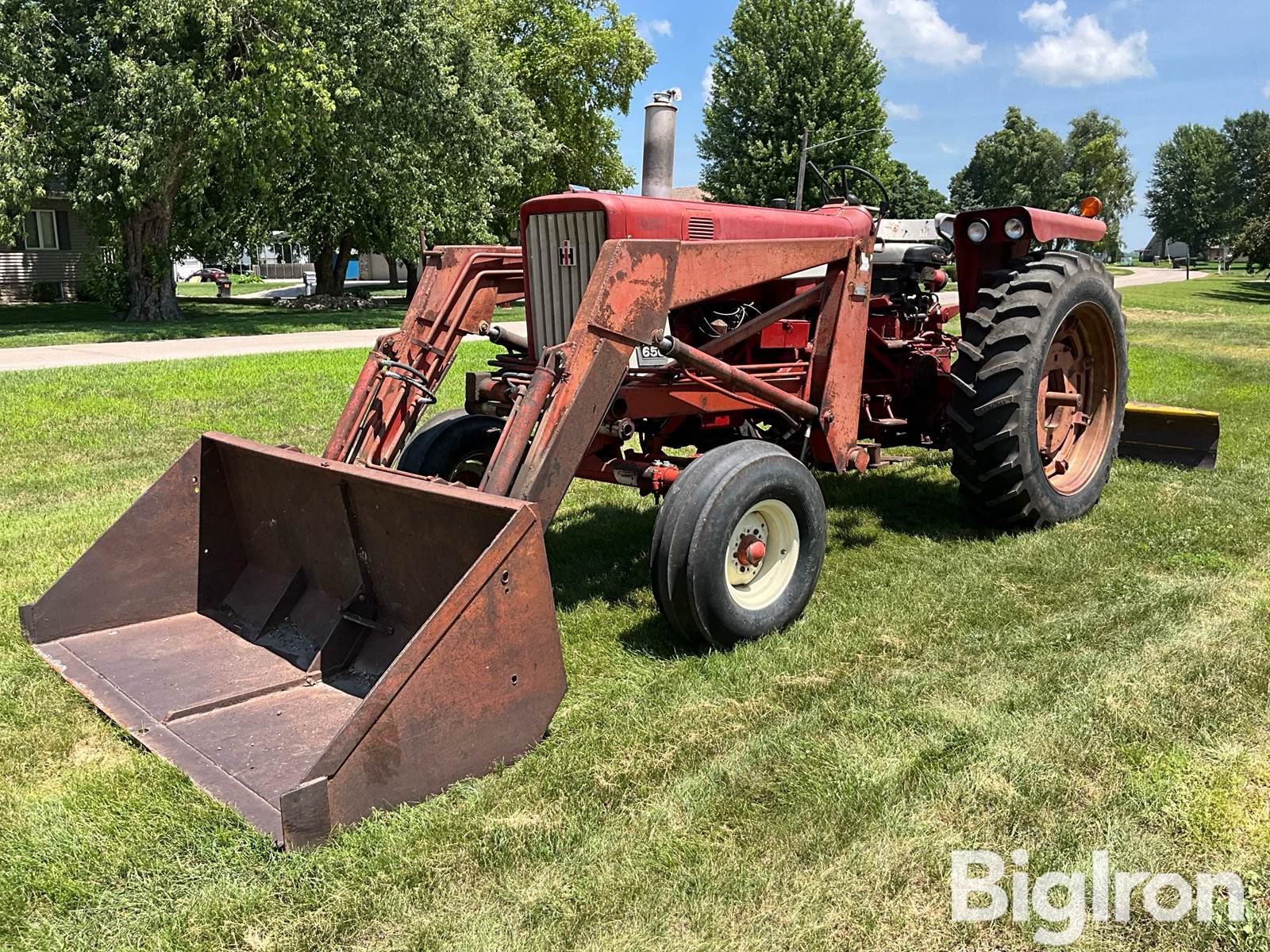 1967 International Farmall 656 2WD Tractor W/Loader & 3-PT Blade For ...