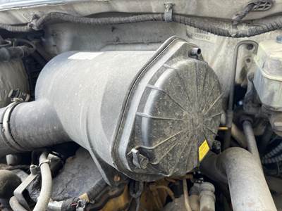2004 Ford F-650 Air Cleaner / Air Filter Housing for a Ford F650 For ...