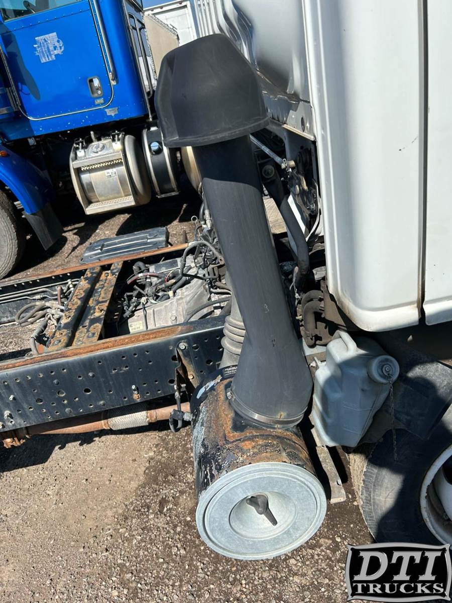 2001 GMC W5500 Air Cleaner / Air Filter Housing For Sale | Wheat Ridge ...