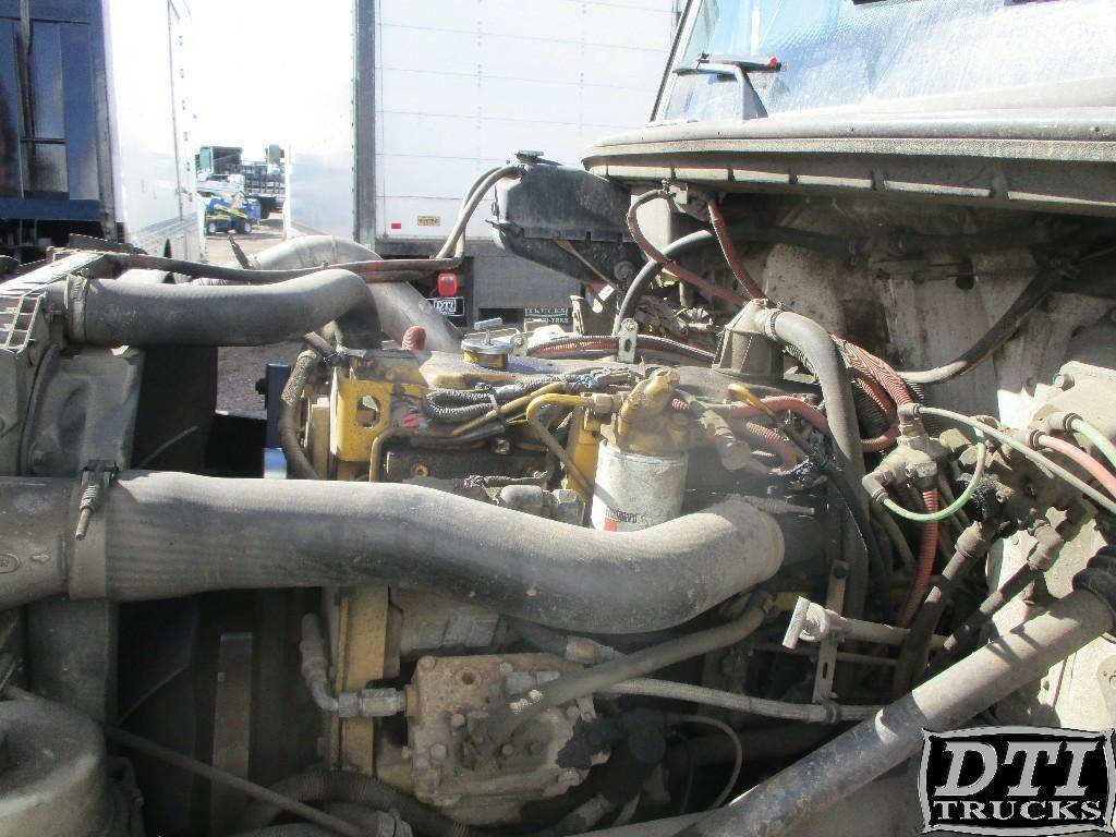 2003 Caterpillar 3126E Valve Cover for a Freightliner FL70 For Sale ...